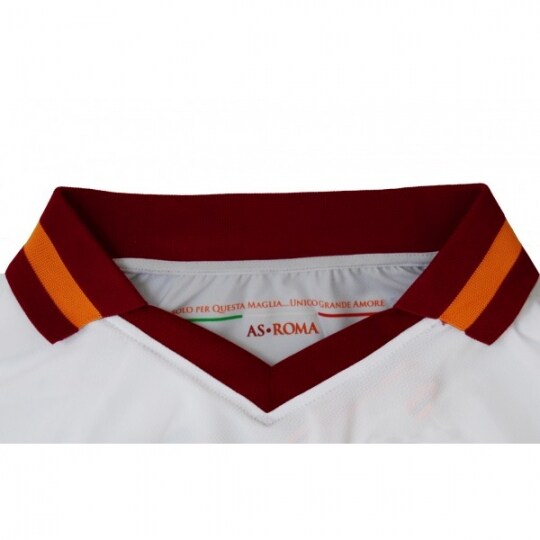 Le foto della seconda maglia della Roma | Calcio Fanpage