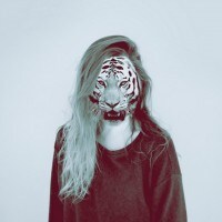 Autoritratto di Laura Williams, la fotografa dell'invisibile