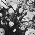 Autoritratto di Laura Williams, la fotografa dell'invisibile