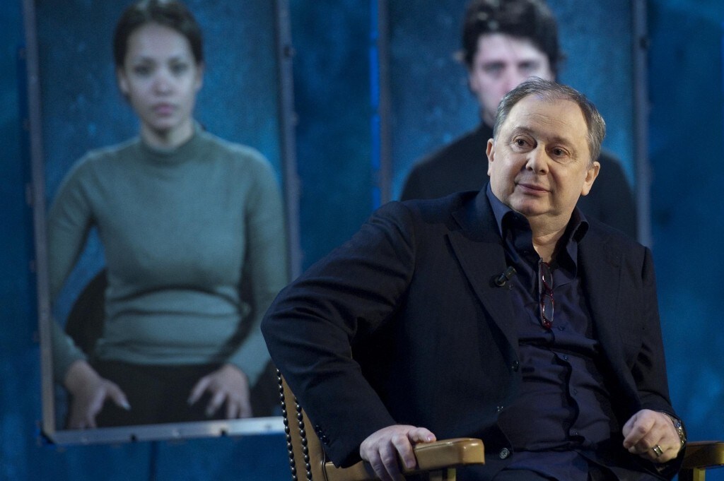 Le lacrime di Lele Mora fuori il tribunale: Chiarirò tutto