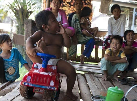 Ardi Rizal il baby fumatore di due anni | Gossip Fanpage