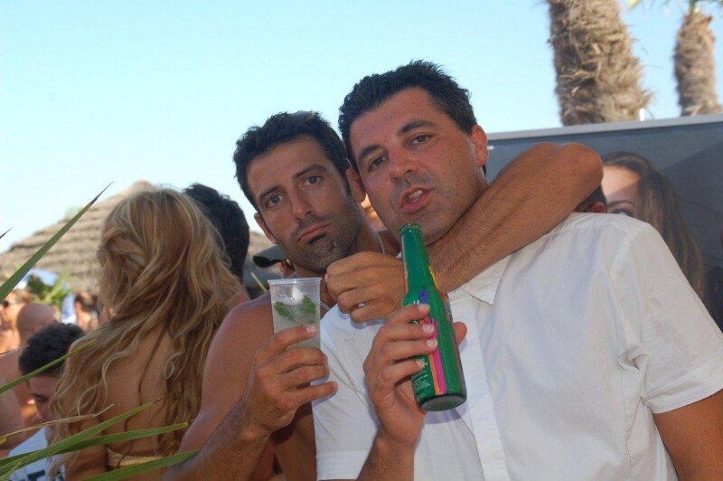 George Leonard, Elena Morali al Papeete Beach | Gossip Fanpage