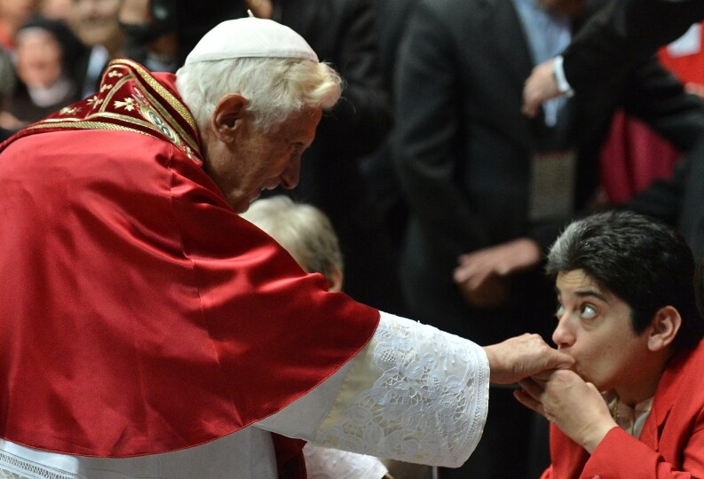 Family Day, Il Papa incontra i fedeli a Milano | Fanpage