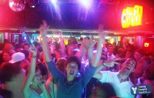 La vita notturna a Rimini tra discoteche, bar e locali "on the beach"