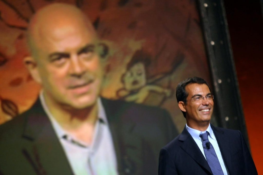 Maurizio Crozza attacca le banche e parla del caos nella Lega e nel PD