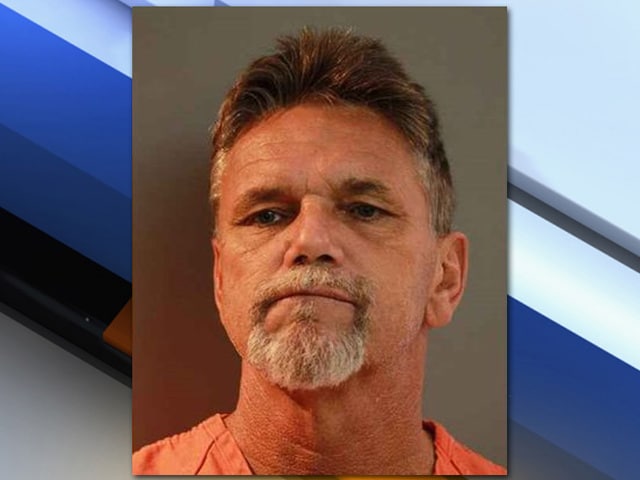 Florida, travolge un ciclista e va via: “Distratto perché stava ...