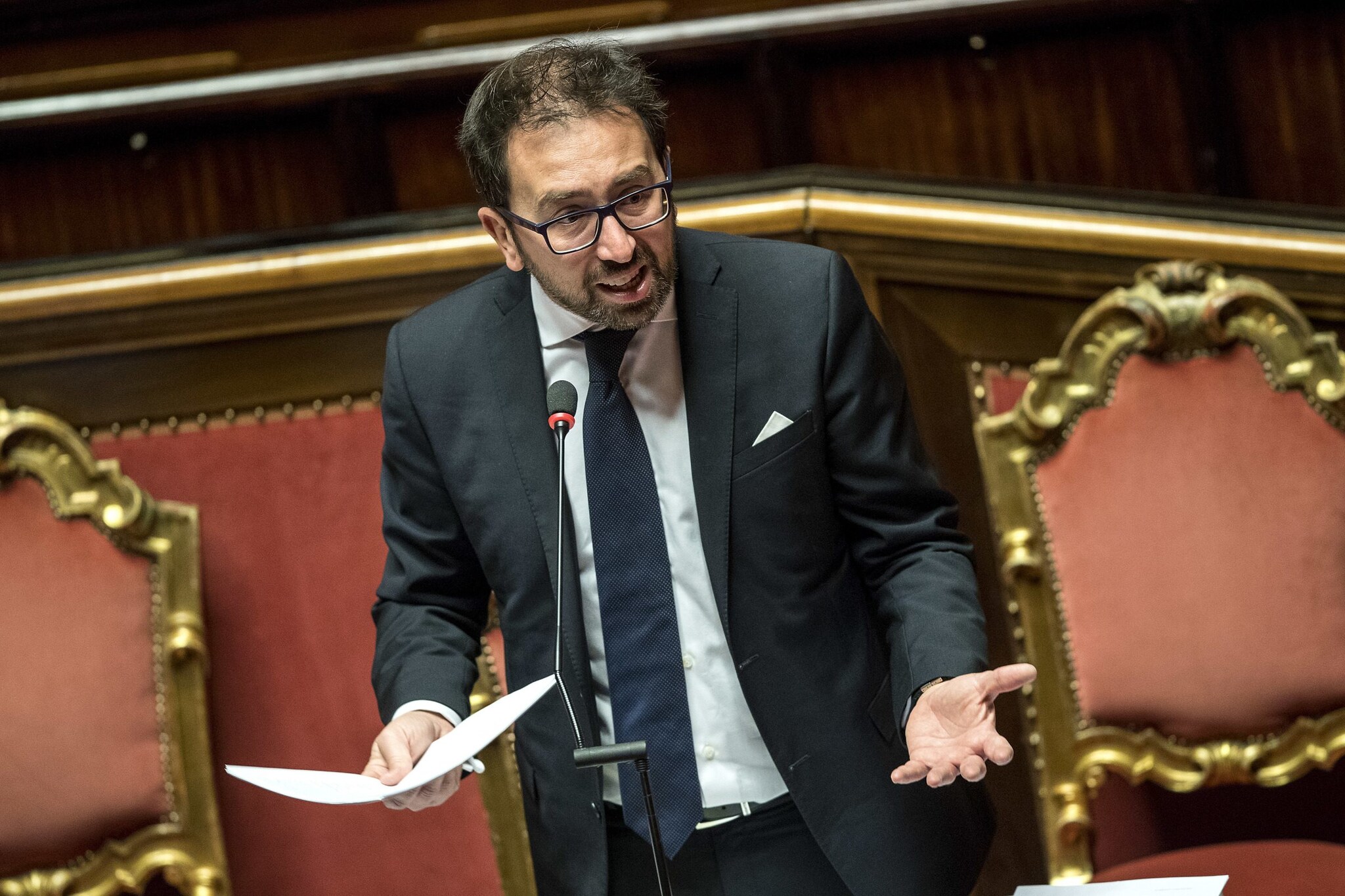 Bonafede: "La corruzione si vede a occhio nudo". Pd e FI: "Buffone ...