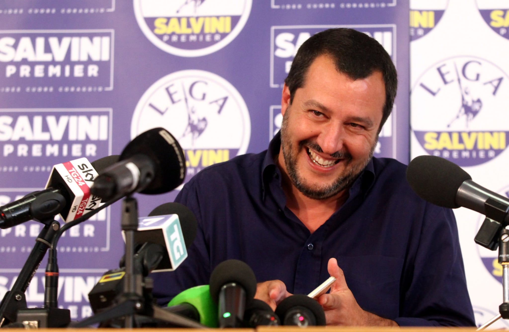 Diciotti, migranti chiedono risarcimento. Salvini: "Posso dare Bacio ...