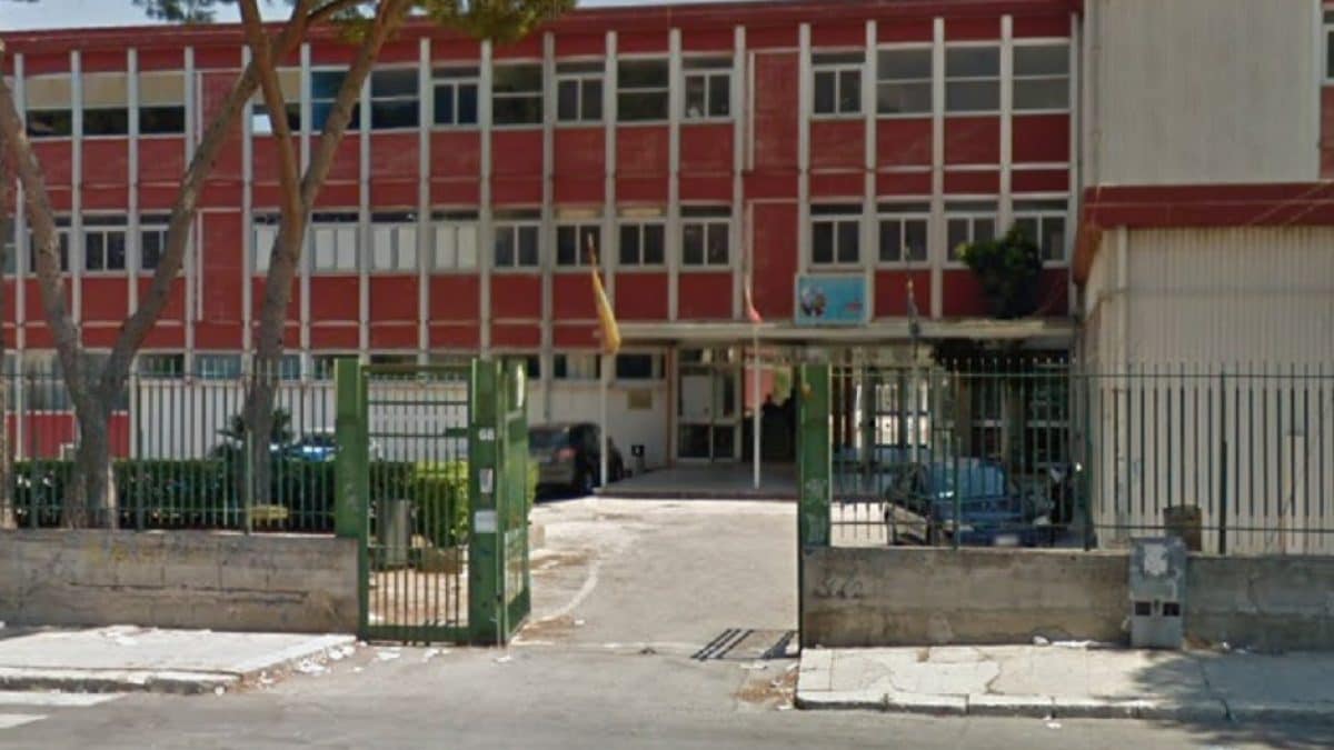 Palermo. "Quel bidello ha violentato mia figlia", padre entra a scuola ...