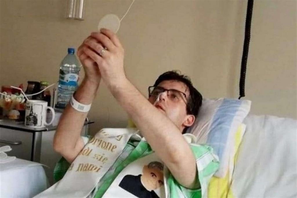 Michele corona il suo sogno: diventa prete nonostante sia malato terminale