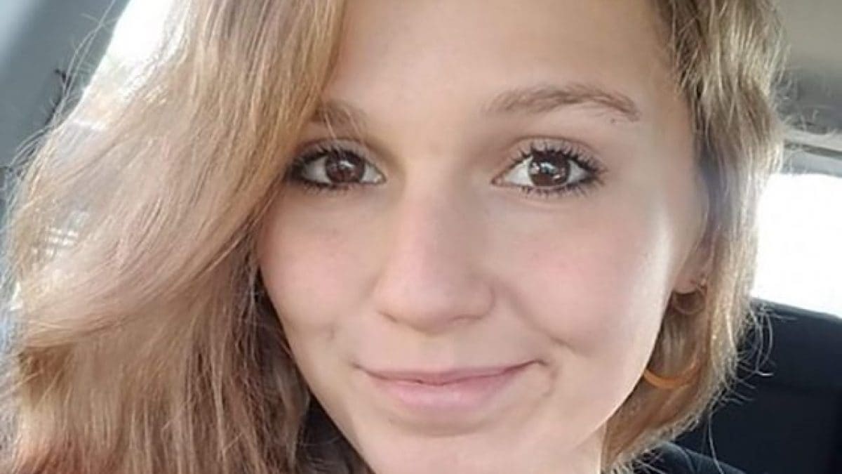 Giù da una scogliera per scattare una foto col fidanzato: 21enne muore ...