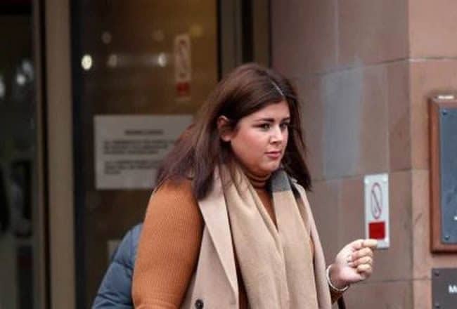 Infermiera si finge uomo in chat e si fa inviare foto di nudo da decine ...