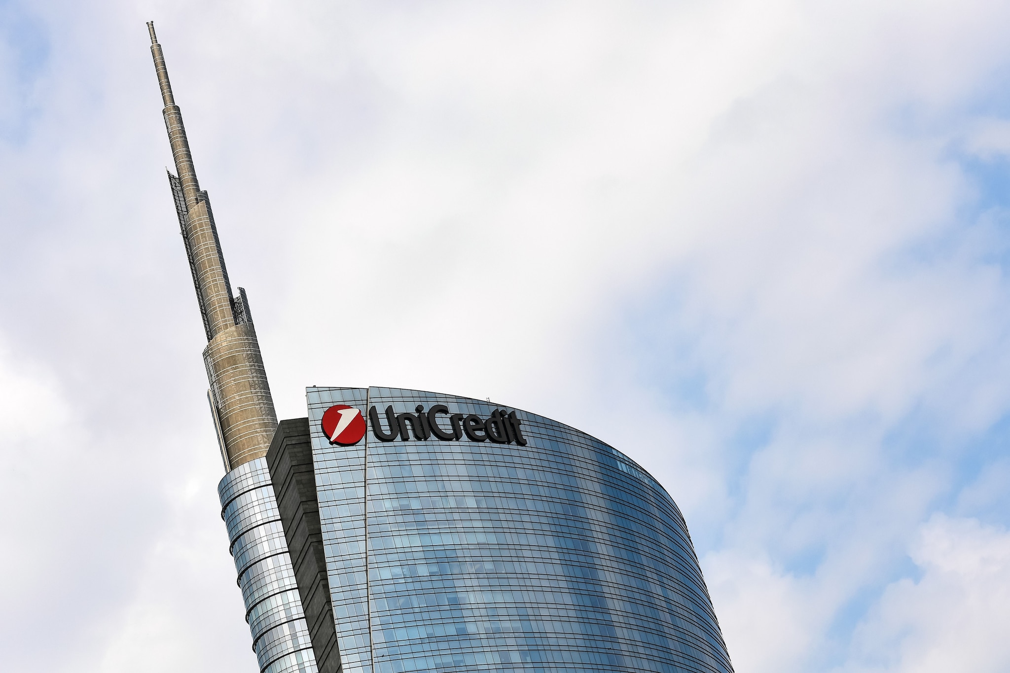 Unicredit, violati i dati di 3 milioni di clienti: avviata un'indagine ...