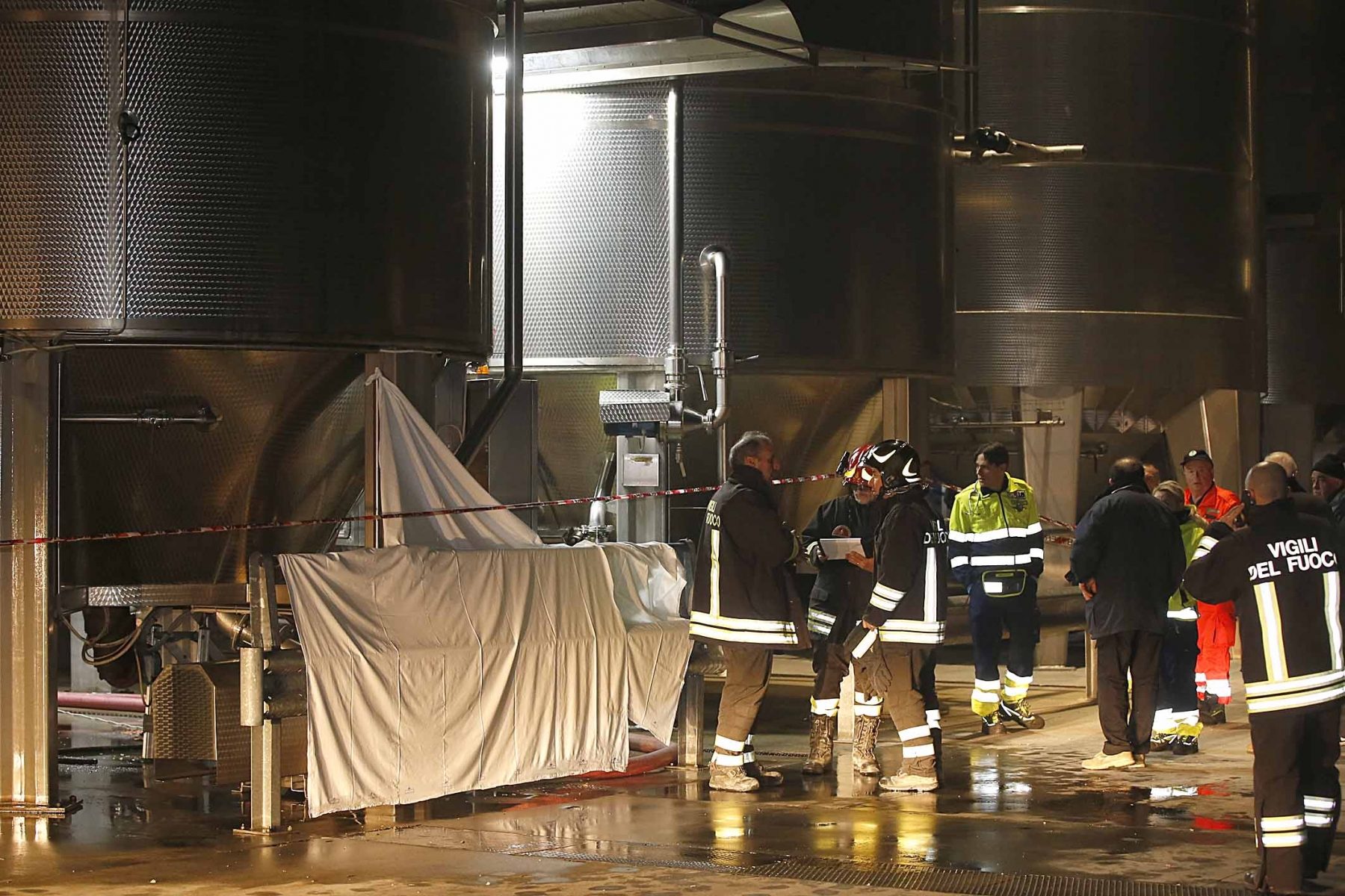 Reggio Emilia, operaio cade in una cisterna di lambrusco e muore ...