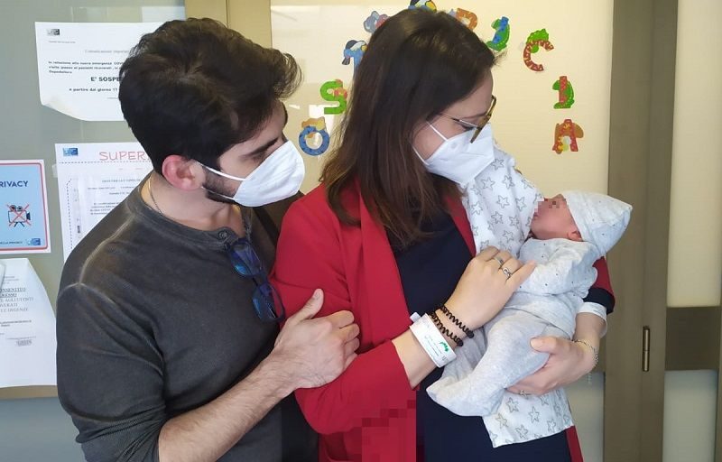 Firenze, partorisce e subito dopo discute la tesi in ospedale: “Dedico ...