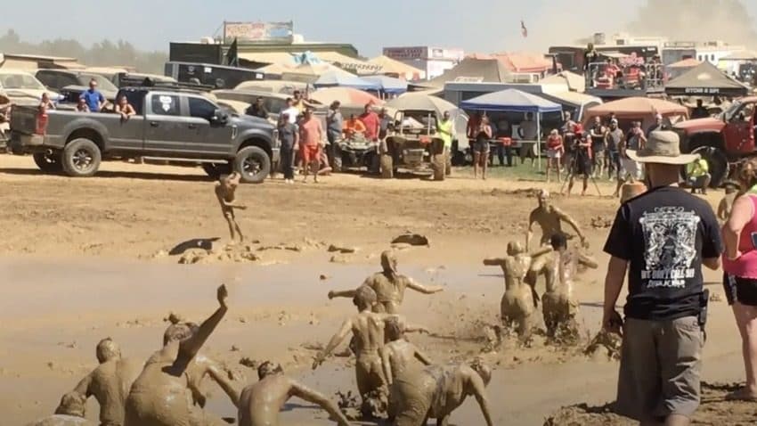 Redneck Rave: 48 arresti e un morto. Il folle evento fra dita mozzate ...