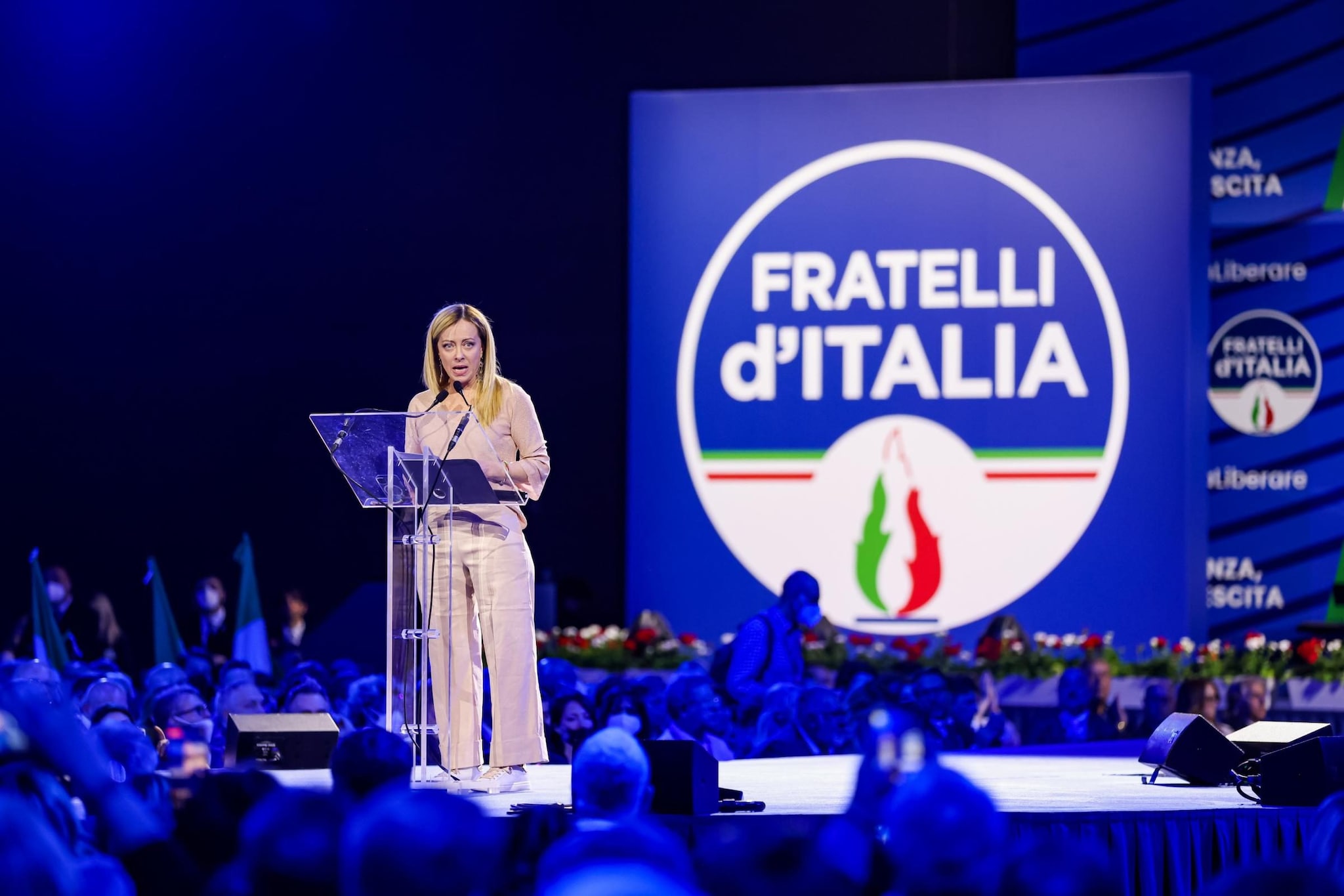 Sondaggi elettorali, Fratelli d'Italia di un soffio davanti al Pd ...