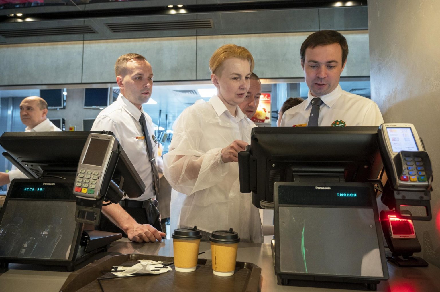 McDonald's riapre a Mosca in versione russa: svelato logo e nome, è ...