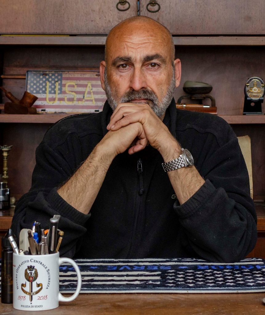 Perché ci sono sempre più suicidi di poliziotti e carabinieri