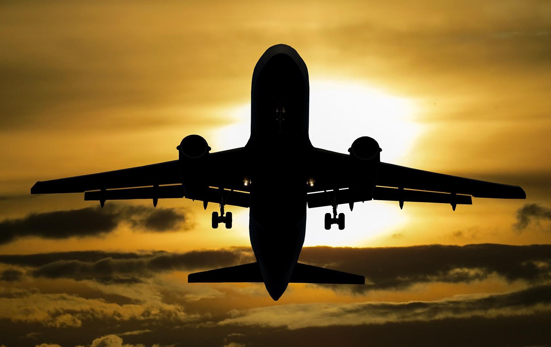 L’aereo decolla dimenticando 55 passeggeri ancora sul bus: è polemica
