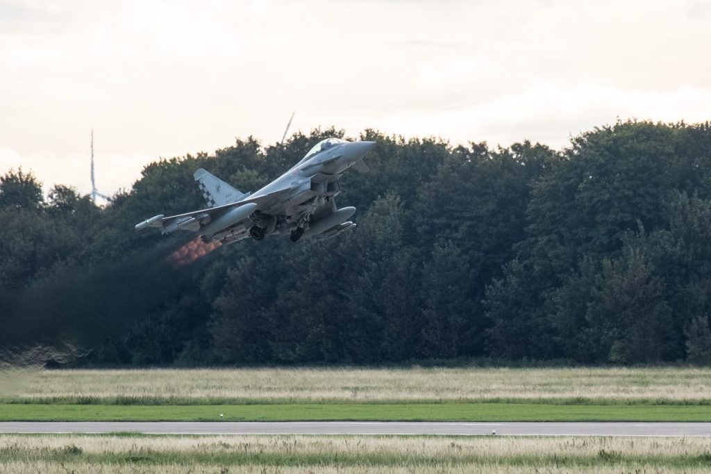 Jet russi vicino al confine, scatta lo scramble: Eurofighter italiani ... Jet russi vicino al confine, scatta lo scramble: Eurofighter italiani ...