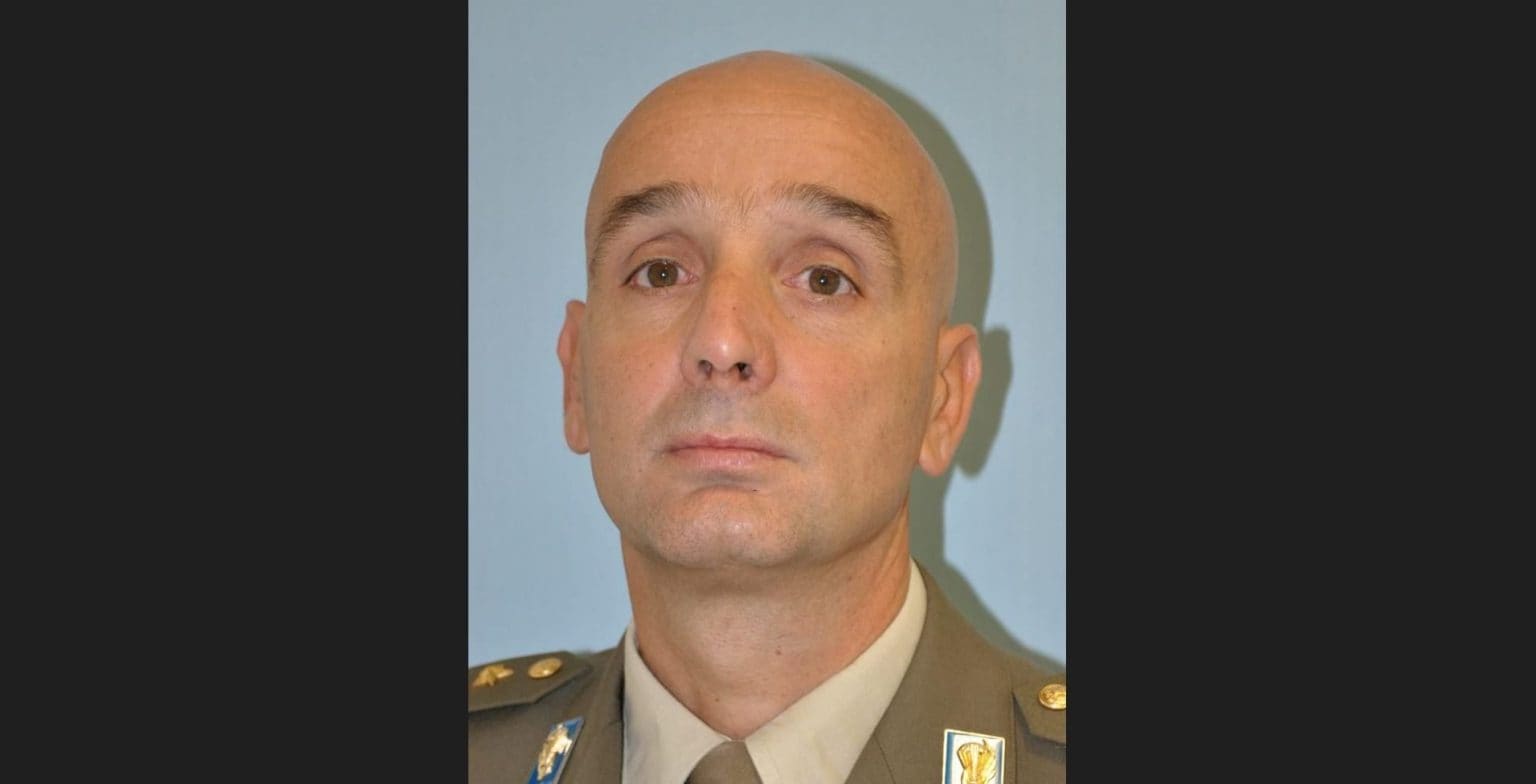 Colonnello ucciso dal figlio nel sonno: “Credeva di essere spiato come ...