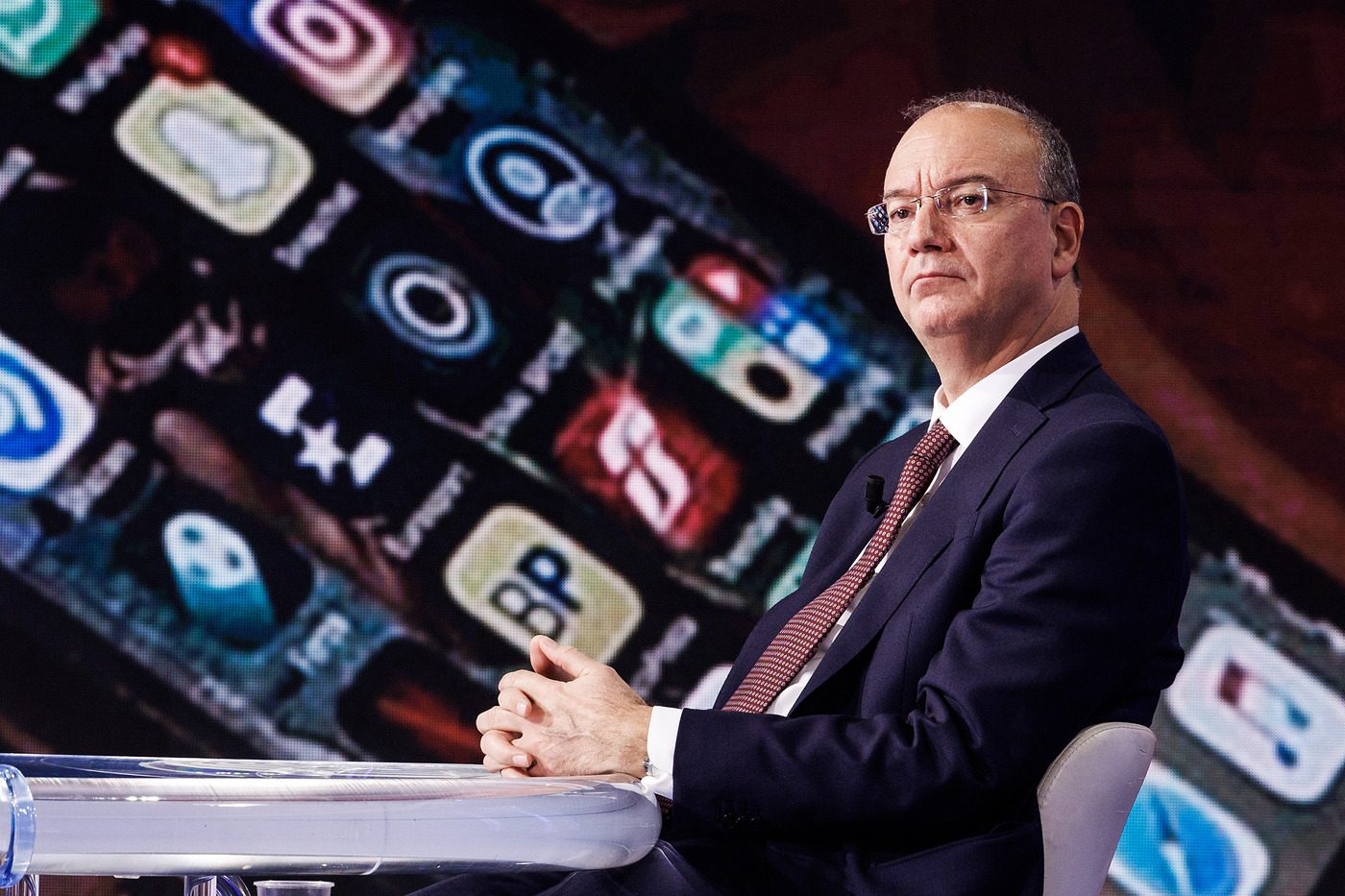 Arriva la circolare di Valditara contro i cellulari in classe: Arriva la circolare di Valditara contro i cellulari in classe:
