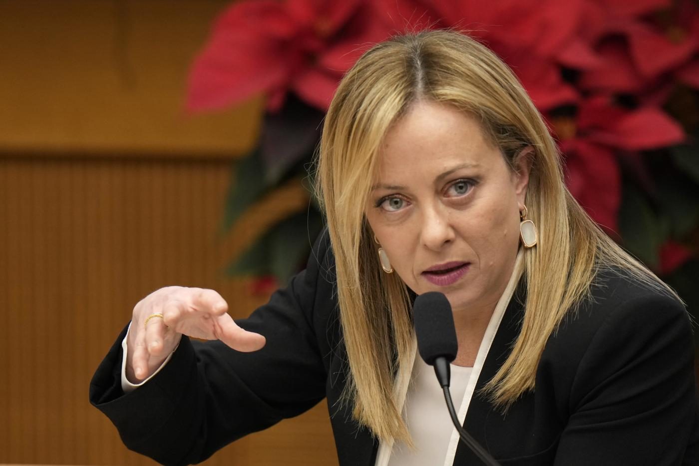 Meloni difende La Russa per i post che omaggiano il MSI, ma dice che ...