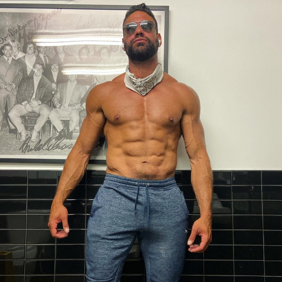 Personal trainer di 39 anni trovato morto dalla madre sul divano in ...