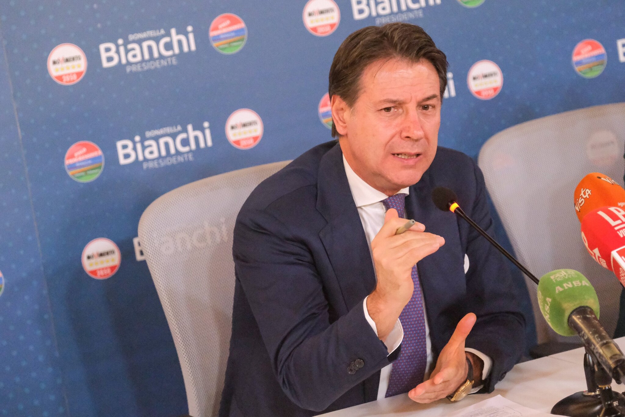 Sondaggi politici, Fratelli d'Italia sfiora il 30%, M5s toglie ancora ...