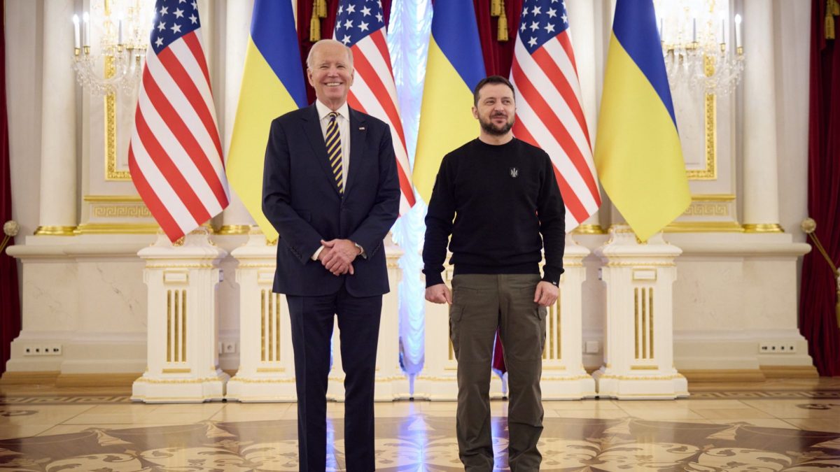 Ucraina, il presidente Usa Joe Biden a sorpresa a Kiev: "Putin pensava ...