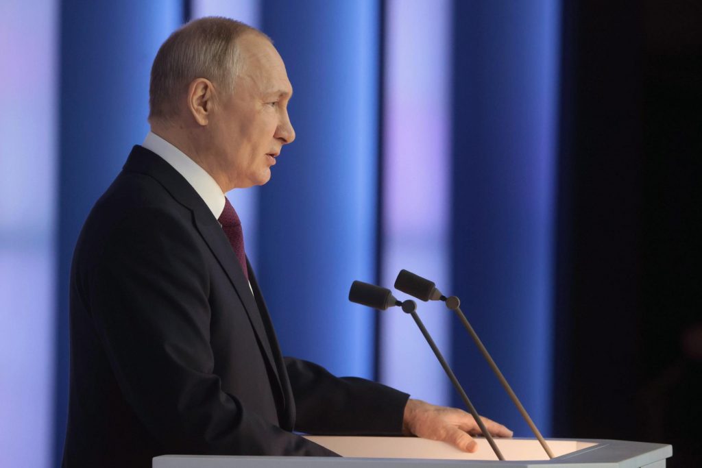Ucraina, per Zelesky "la pace non basta". Putin accusa: "Nato partecipa ...