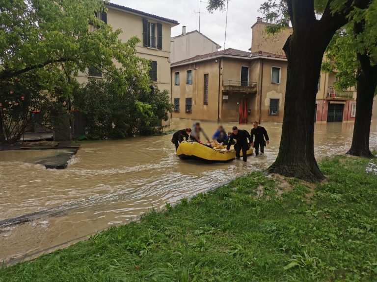 Cosa serve e come aiutare la popolazione colpita dall’alluvione in ...