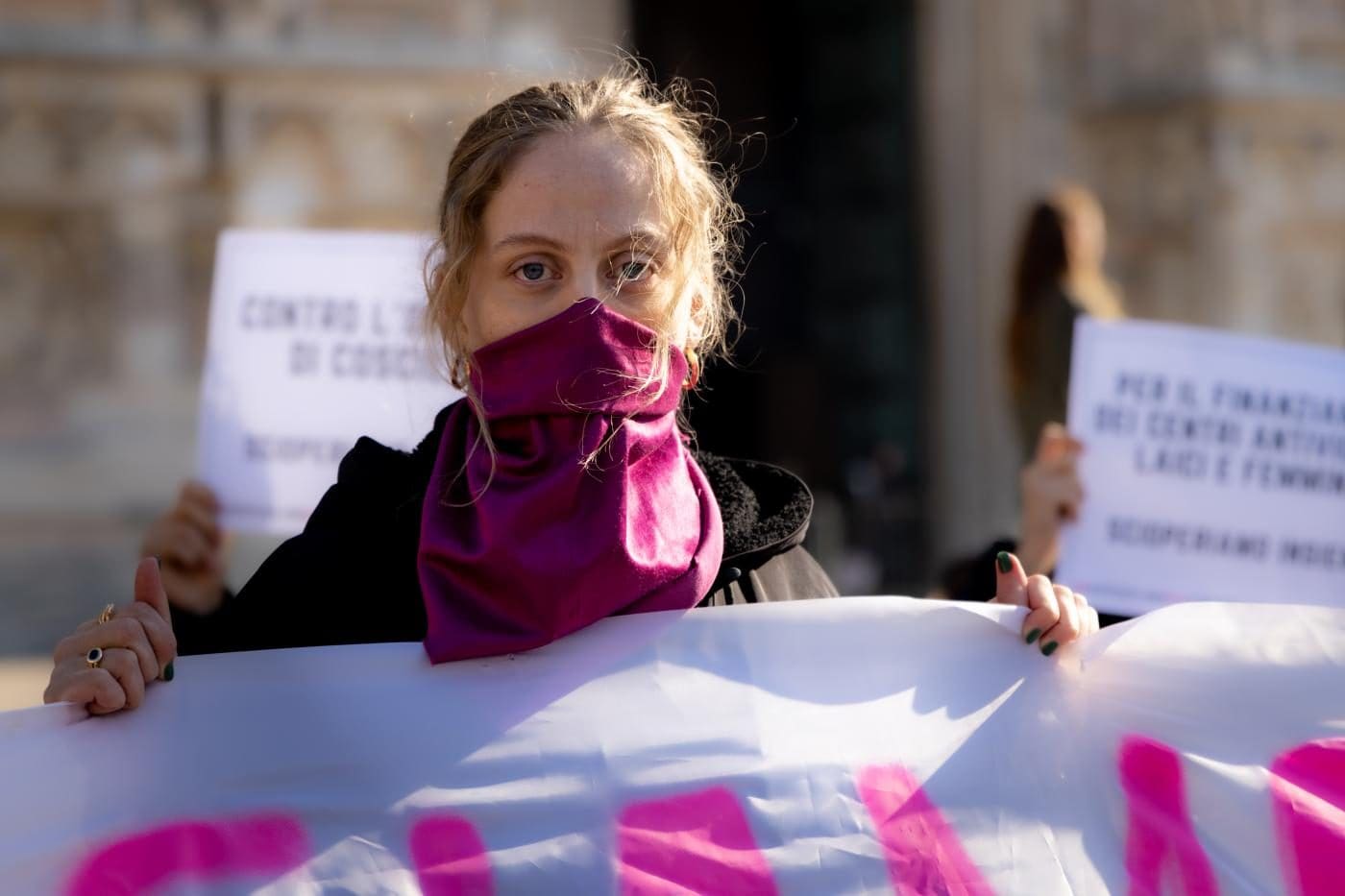 Femminicidi, il 58% delle donne assassinate in Italia è vittima del ...