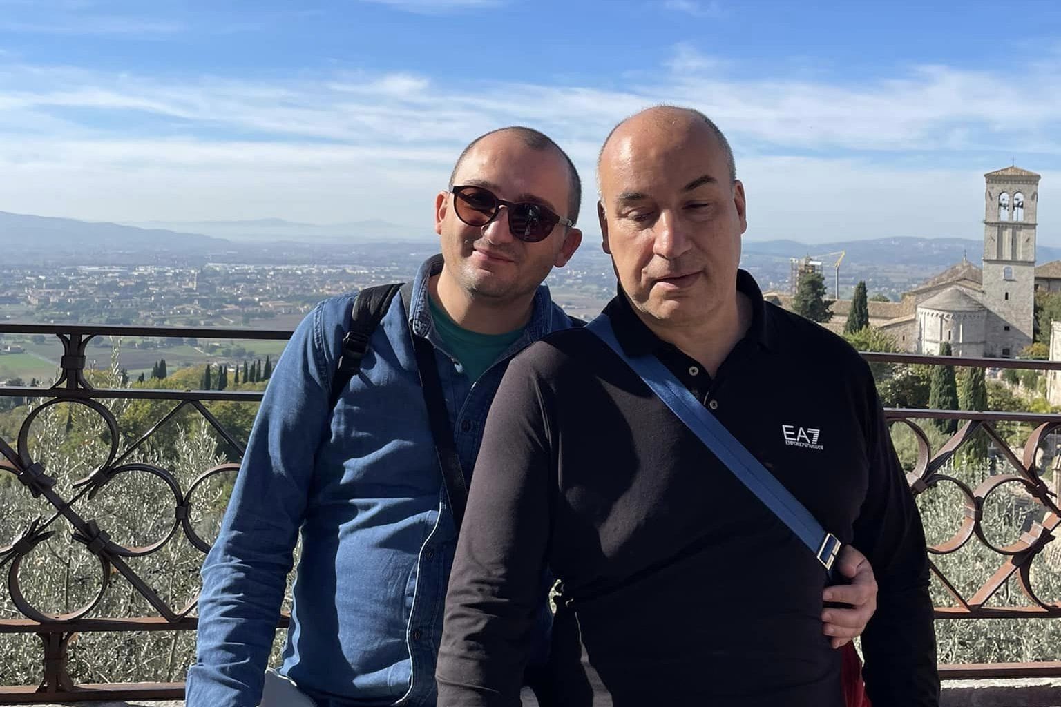 “Per solidarietà al mio compagno mi sposerò bendato, saremo entrambi ...