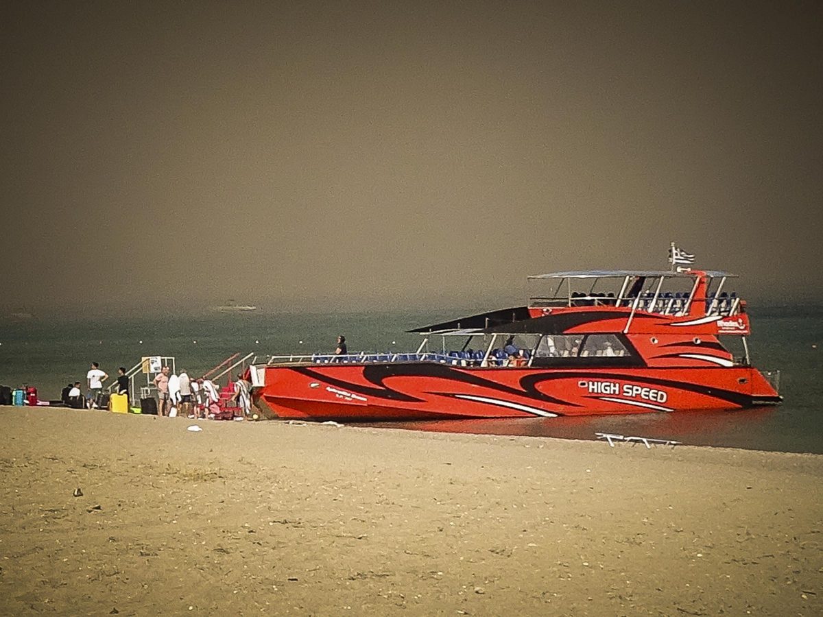 Caldo record in Grecia, incendio sull'isola di Rodi: hotel danneggiati ...