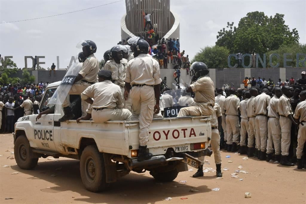 Niger, golpisti formano nuovo governo. La minaccia: "Se intervenite ...
