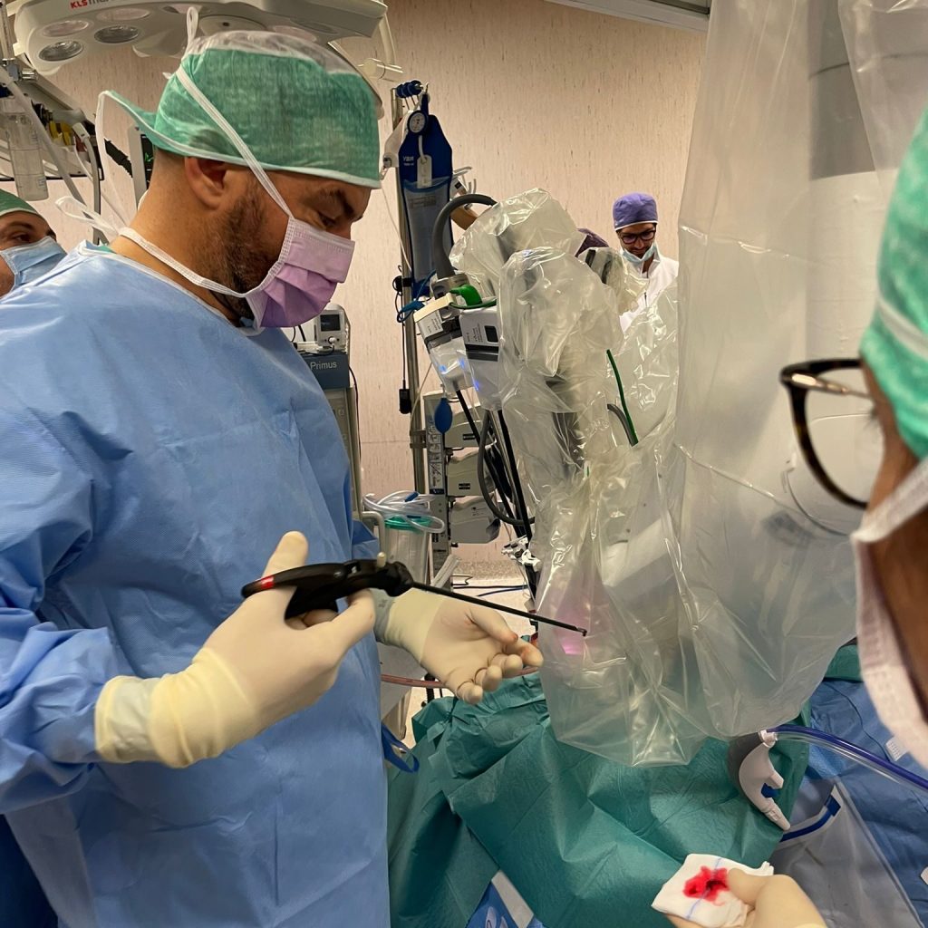 Tumore alla lingua asportato per la prima volta con chirurgia robotica ...