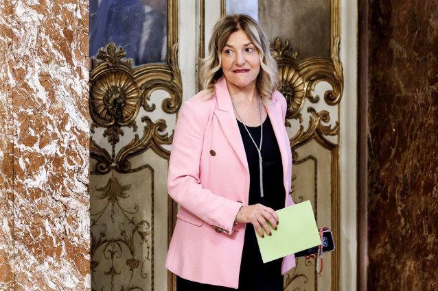 La gaffe del primo ministro libanese, scambia Meloni con la segretaria ...