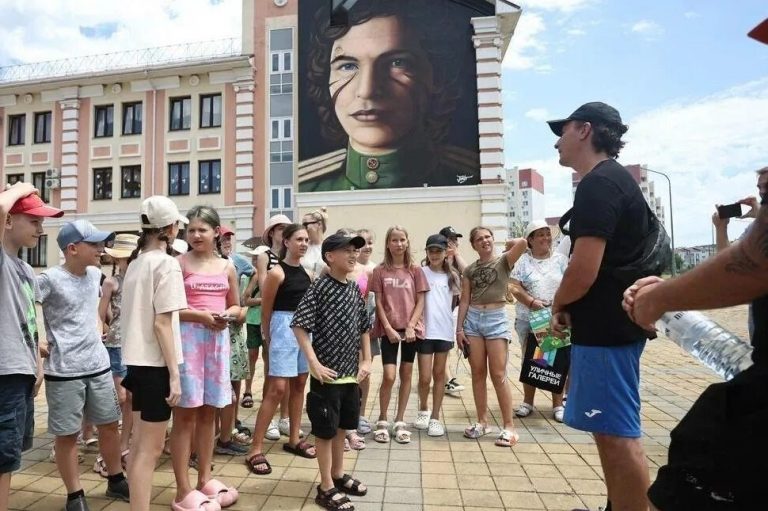 Jorit dice che vuole la pace ma in Russia celebra i militari e ...