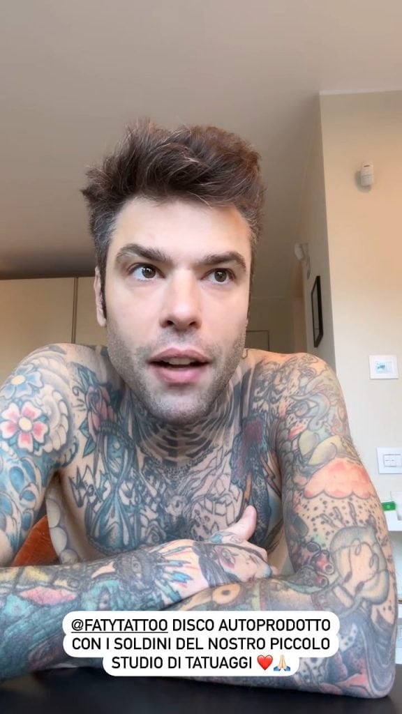 Fedez ricorda il suo esordio: "Mamma e papà vendevano i dischi, la mia ...
