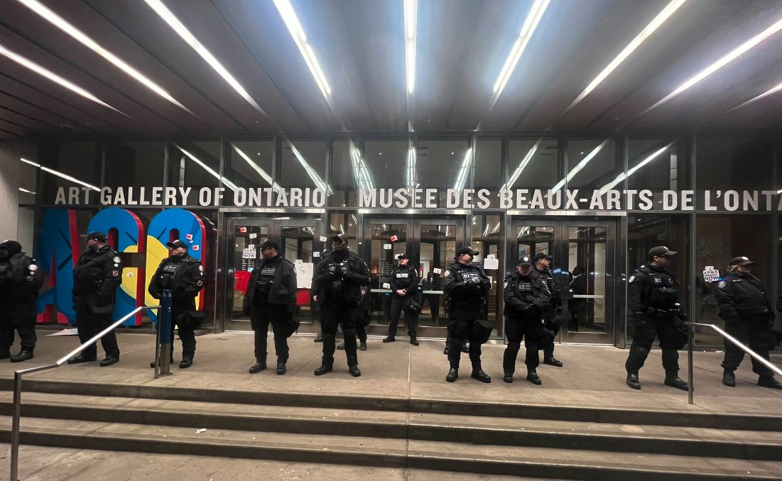 Toronto, manifestanti pro Palestina bloccano l'evento Trudeau-Meloni