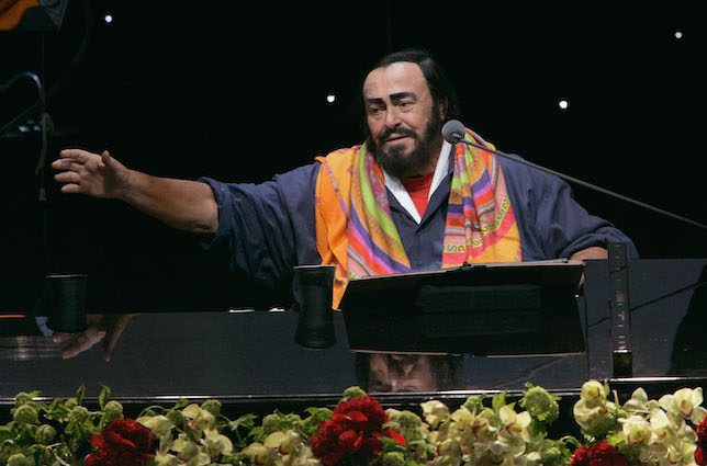 Luciano Pavarotti nascondeva porzioni di pasta da mangiare durante le ...