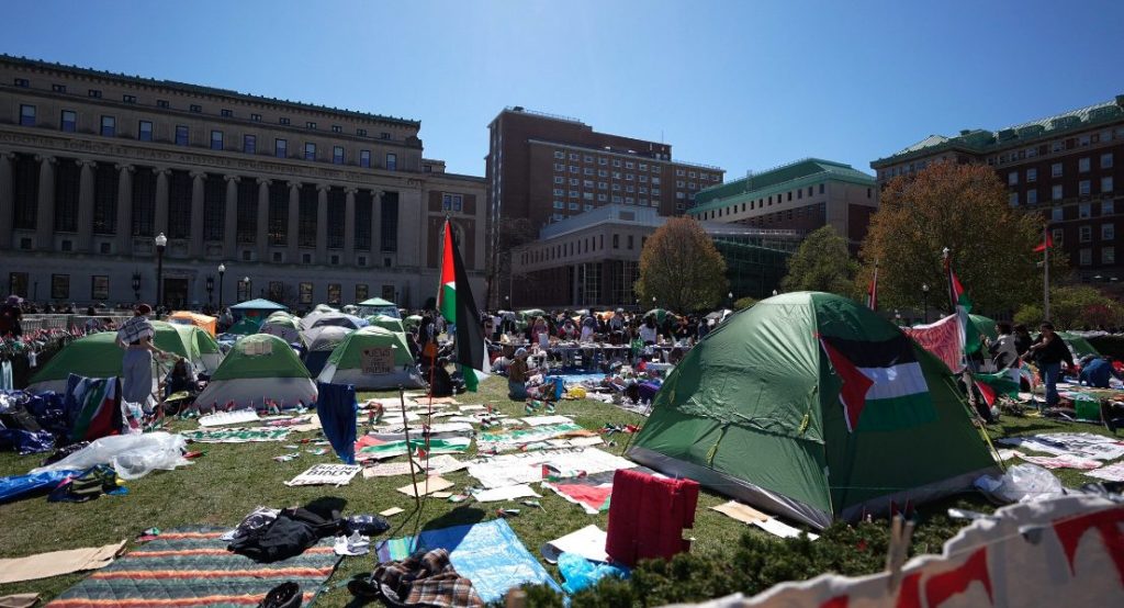 Le foto di Alessia e Livia ai Caraibi con Matthias Schepp | Fanpage