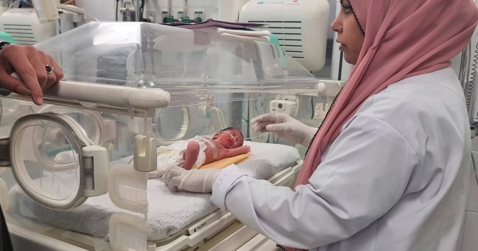 Il feto di una bambina nel grembo della sua gemella: il fenomeno del ...