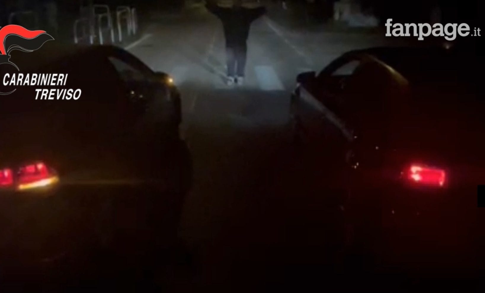 Si sfidano in una corsa d'auto in strada di notte, incastrati dai ...