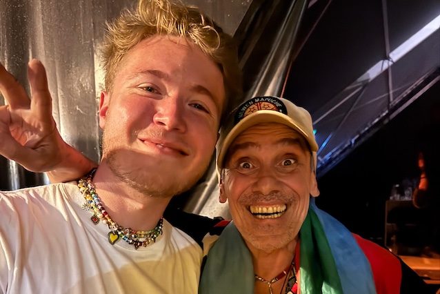 Perché non riusciamo a toglierci dalla testa A me mi piace di Alfa e ...