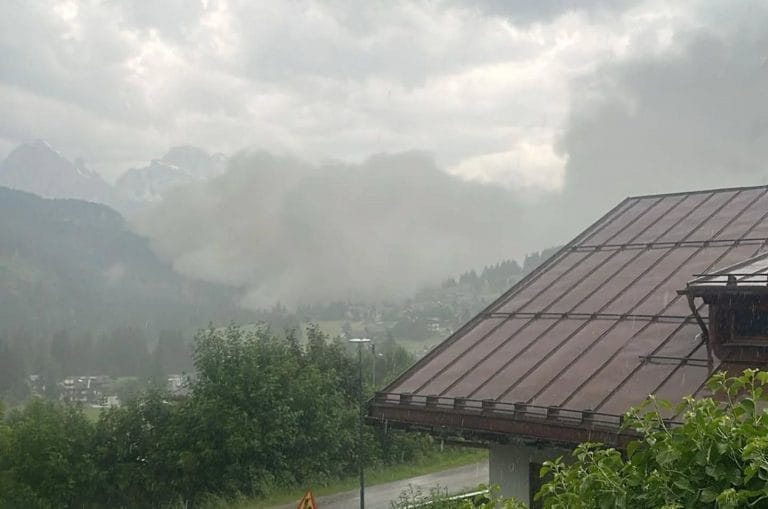 Frana la montagna tra San Vito di Cadore e Cortina: il crollo sulla ...