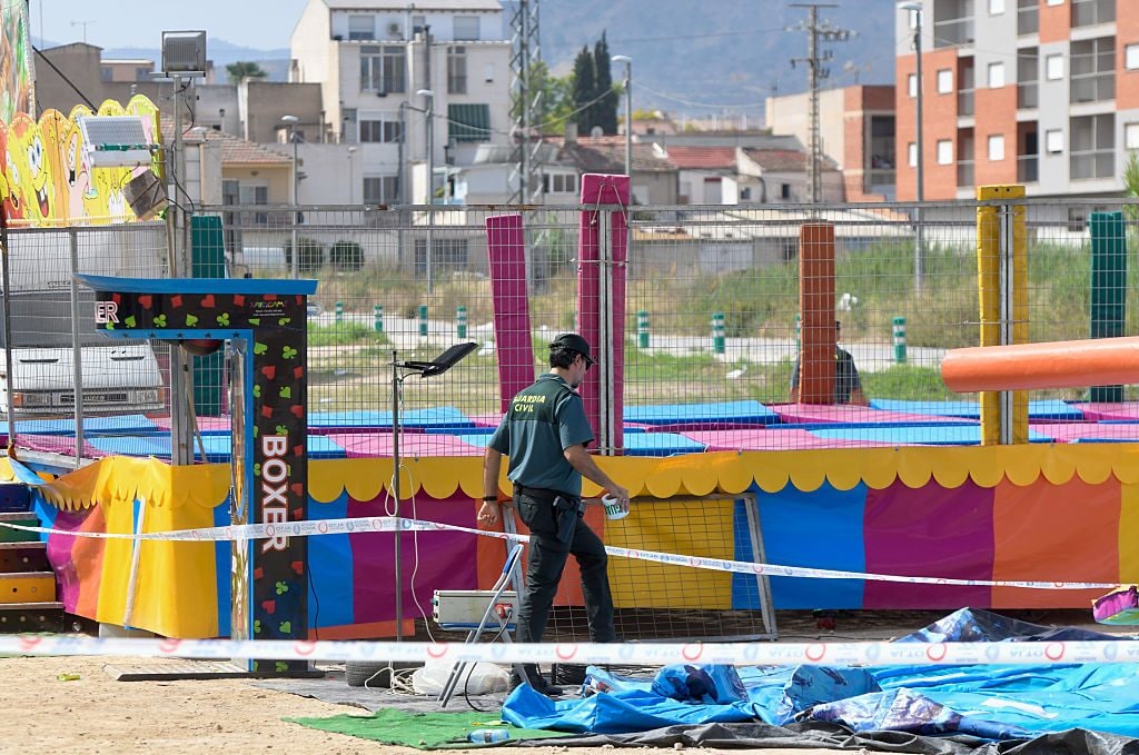Scarica elettrica colpisce bimbi sulla giostra dei tappeti elastici ...