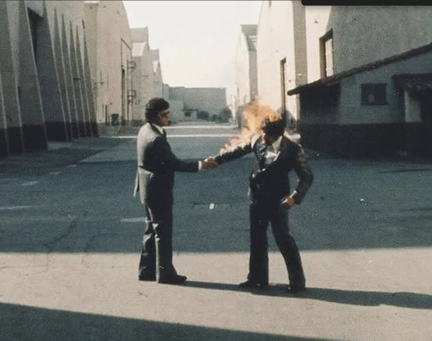 Addio a Ronnie Rondell Jr., l'uomo che "si diede fuoco" per i Pink Floyd